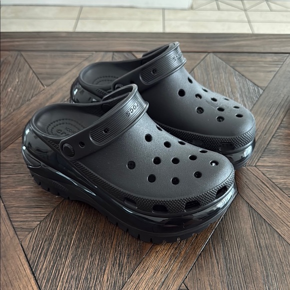 CROCS | Shoes | Crocs Mega Crush Clogs Black Platform Size 6 | Poshmark